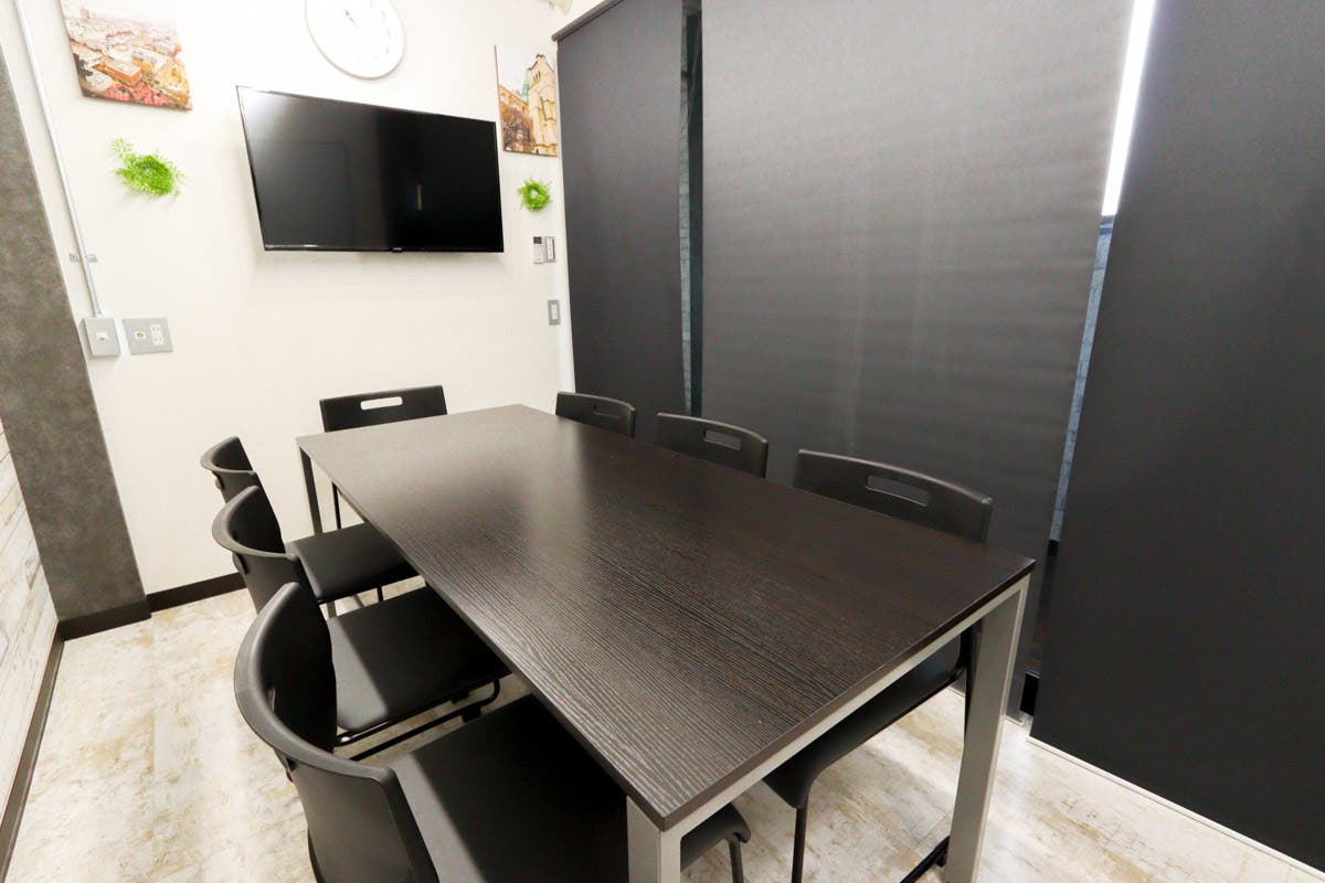【心斎橋駅徒歩53秒！8名利用可！】大型モニター・WiFi無料！デザイナーズ物件！ふれあい貸し会議室 心斎橋No99の写真6