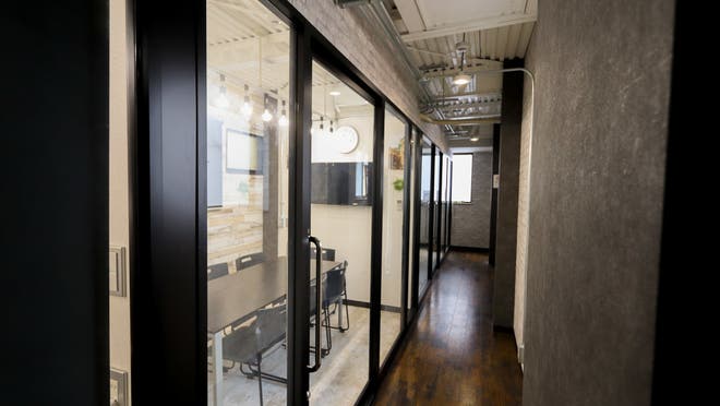 【心斎橋駅徒歩53秒!8名利用可!】大型モニター・WiFi無料!デザイナーズ物件!ふれあい貸し会議室 心斎橋No99の写真10