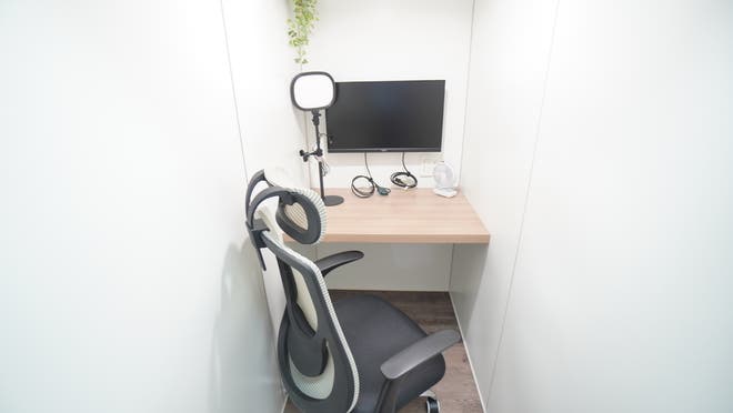 <ワークブース大久保No.1>大久保駅徒歩10秒🚃1人用完全個室🚪Wi-Fi📶モニター🖥電源🔌⚡️テレワーク/面接/自習/作業の写真2