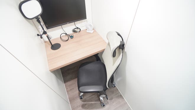 <ワークブース大久保No.1>大久保駅徒歩10秒🚃1人用完全個室🚪Wi-Fi📶モニター🖥電源🔌⚡️テレワーク/面接/自習/作業の写真3