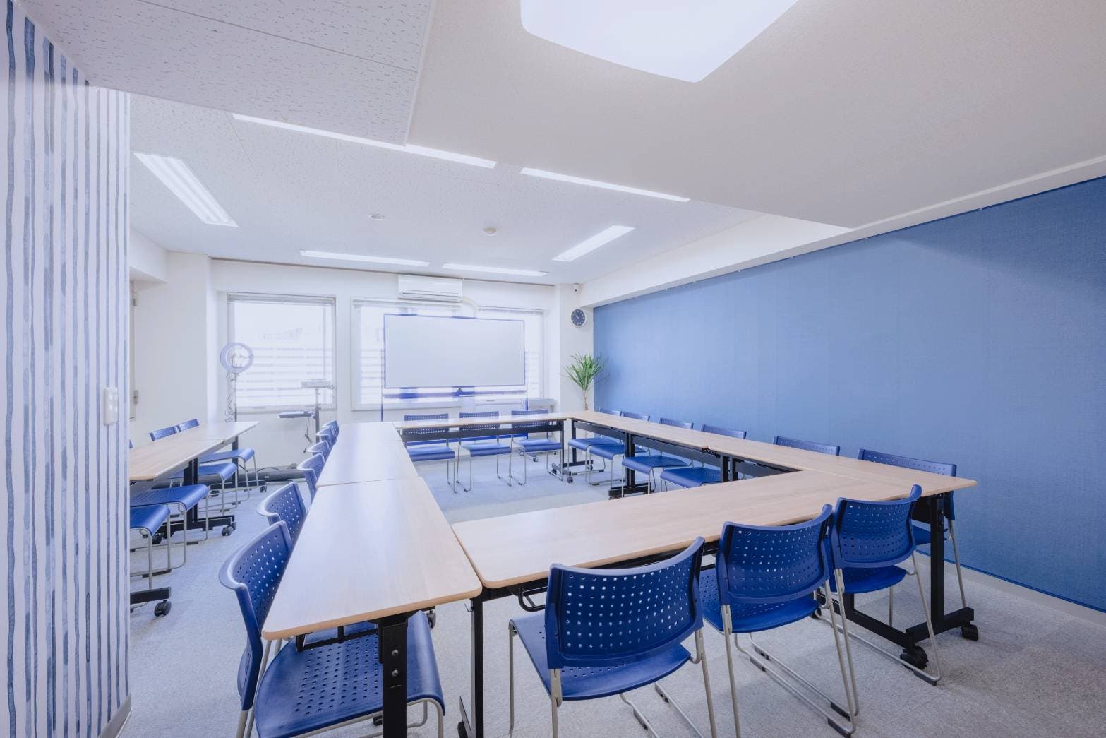 24h/飲食OK/横浜駅２分/リピート利用多/最大30名/設備無料/光高速Wi-Fi/ﾌﾟﾛｼﾞｪｸﾀｰの写真5