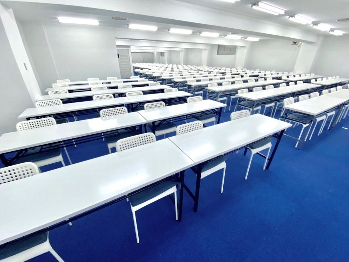 【神田駅から徒歩5分】⭐️無料備品多数⭐️会議・研修・試験会場等様々な用途でご利用可能⭐️2階ホールの写真4