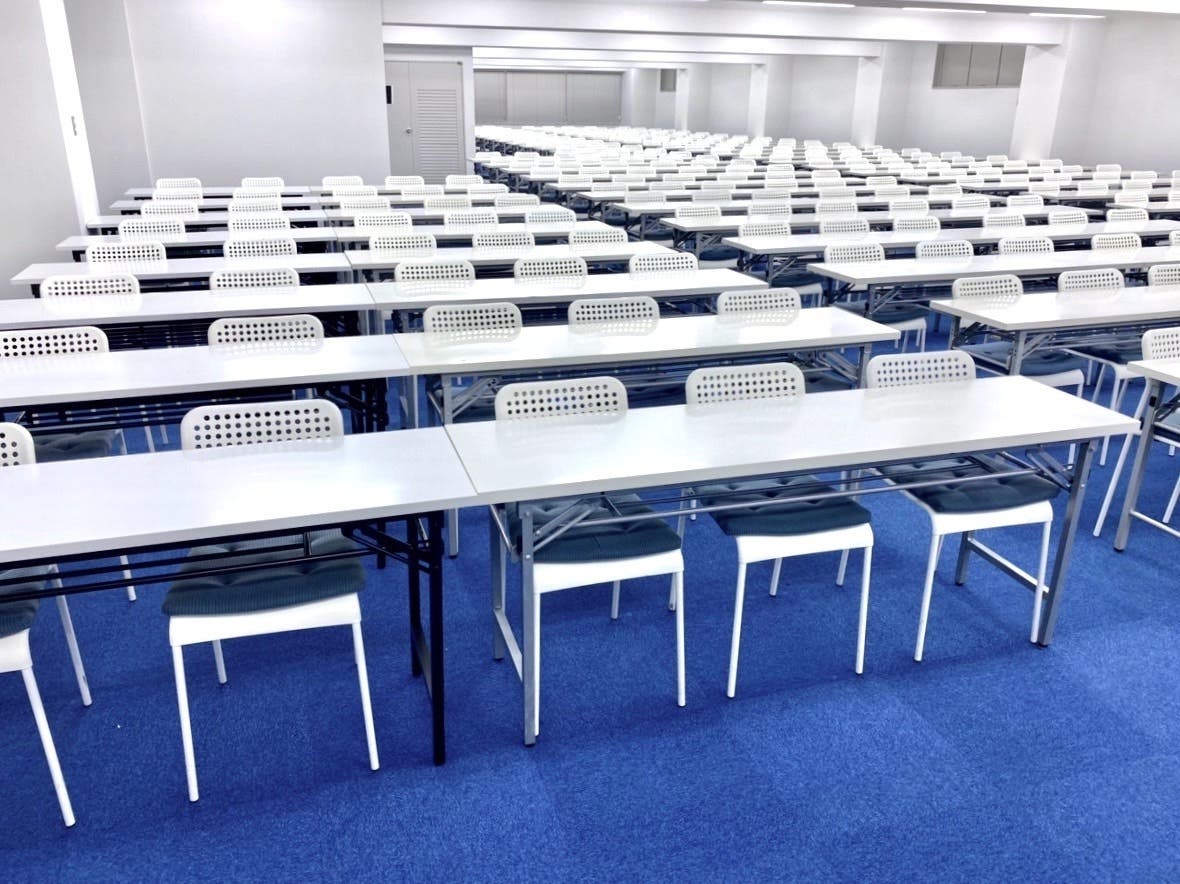【神田駅から徒歩5分】⭐️無料備品多数⭐️会議・研修・試験会場等様々な用途でご利用可能⭐️2階ホールの写真3