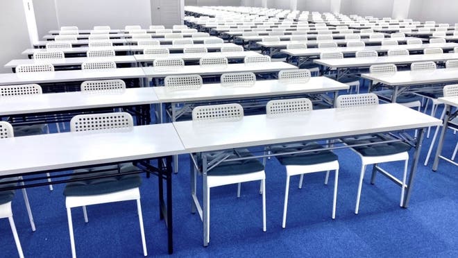 【神田駅から徒歩5分】⭐️無料備品多数⭐️会議・研修・試験会場等様々な用途でご利用可能⭐️2階ホールの写真3