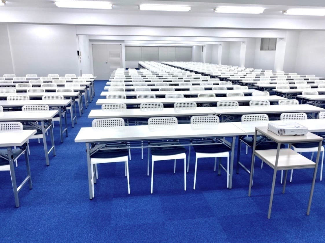 【神田駅から徒歩5分】⭐️無料備品多数⭐️会議・研修・試験会場等様々な用途でご利用可能⭐️2階ホールの写真2