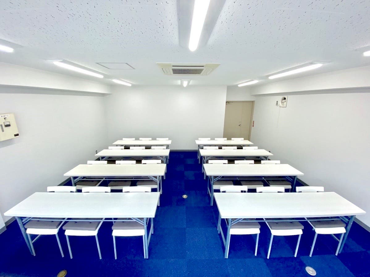 【神田駅から徒歩5分】⭐️無料備品多数⭐️会議・研修・試験会場等様々な用途でご利用可能⭐️3階A会議室の写真2