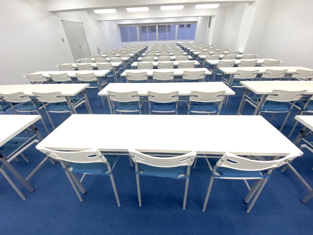 【神田駅から徒歩5分】⭐️無料備品多数⭐️会議・研修・試験会場等様々な用途でご利用可能⭐️4階A会議室の写真2