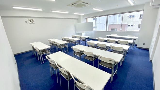 【神田駅から徒歩5分】⭐️無料備品多数⭐️会議・研修・試験会場等様々な用途でご利用可能⭐️4階D会議室の写真2