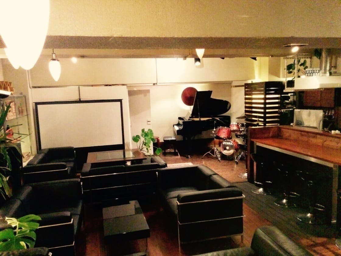 【新宿　四谷】　各種撮影に人気。レンタル撮影スタジオ、ハウススタジオ。オープンキッチン、グランドピアノもあります。の写真14