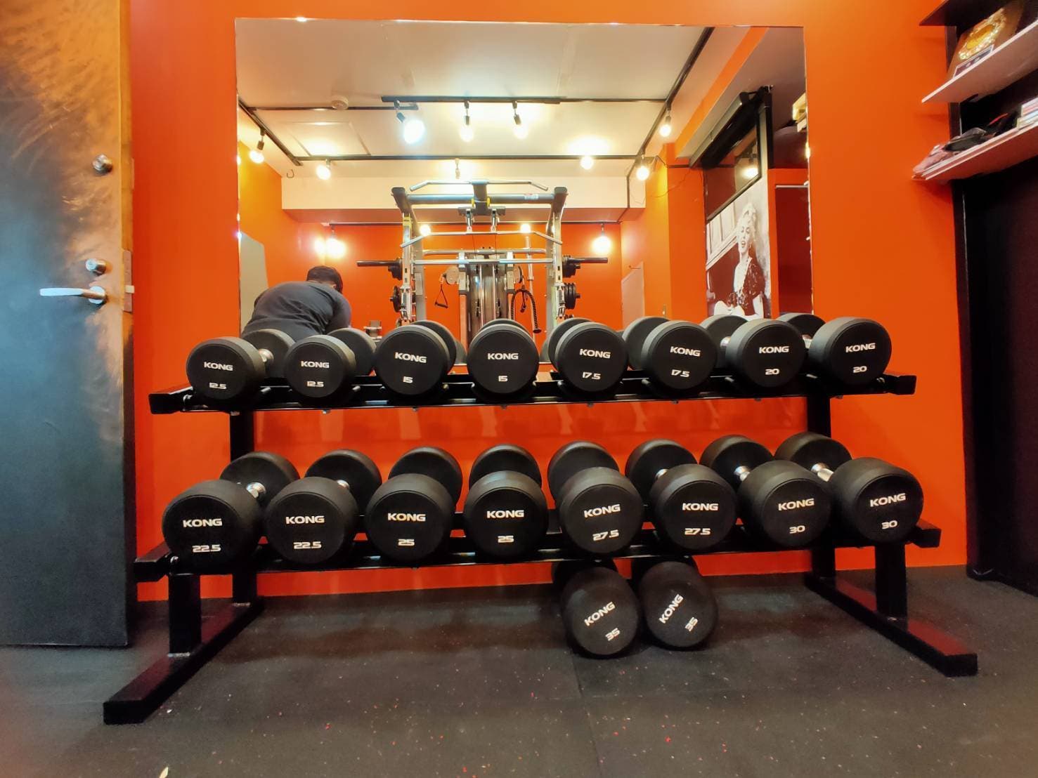 北新地駅から徒歩2分のレンタルジム、ホテルモントレ　フルーレから100m未満の距離です。の写真9