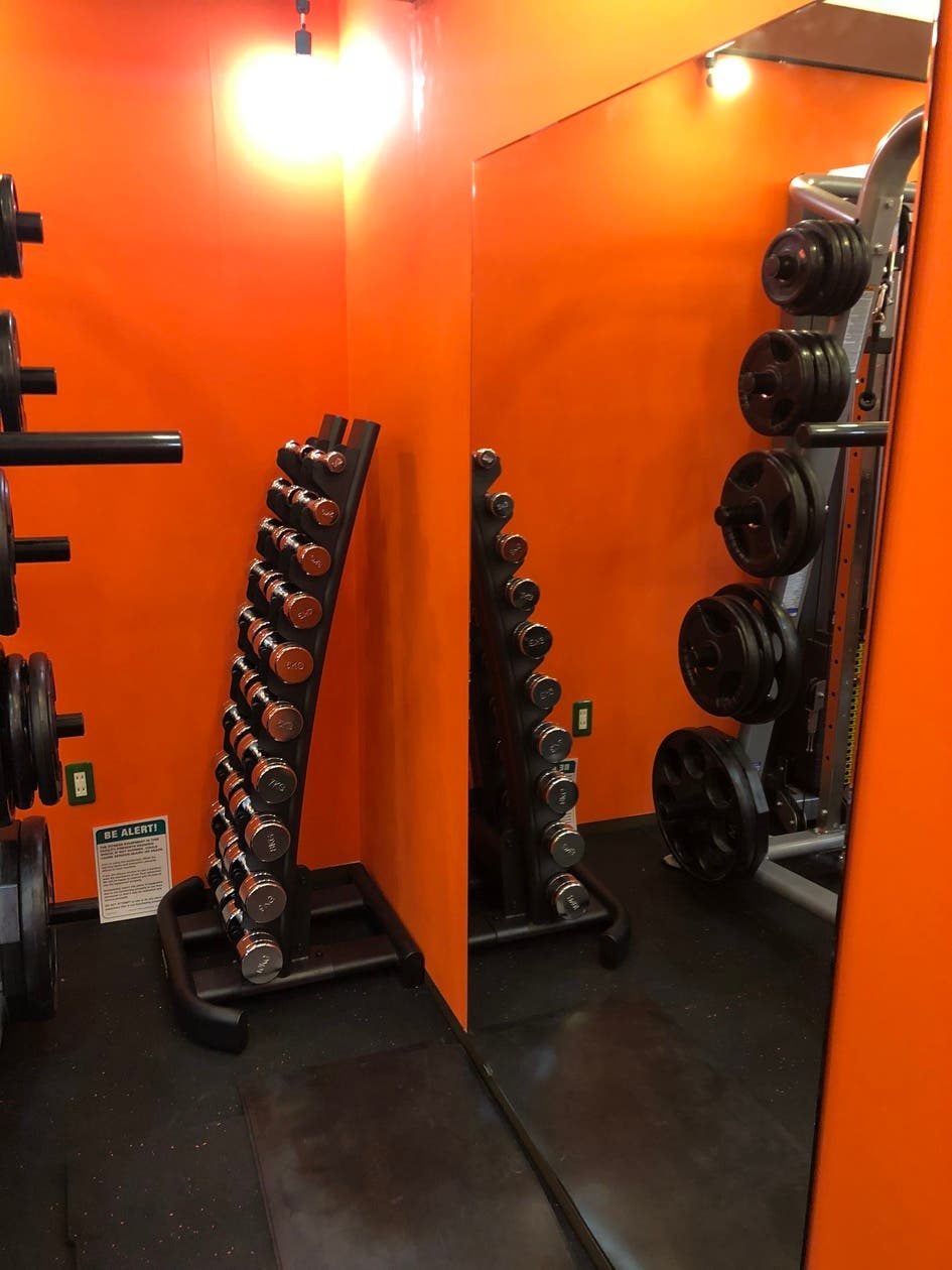 北新地駅から徒歩2分のレンタルジム、ホテルモントレ　フルーレから100m未満の距離です。の写真10