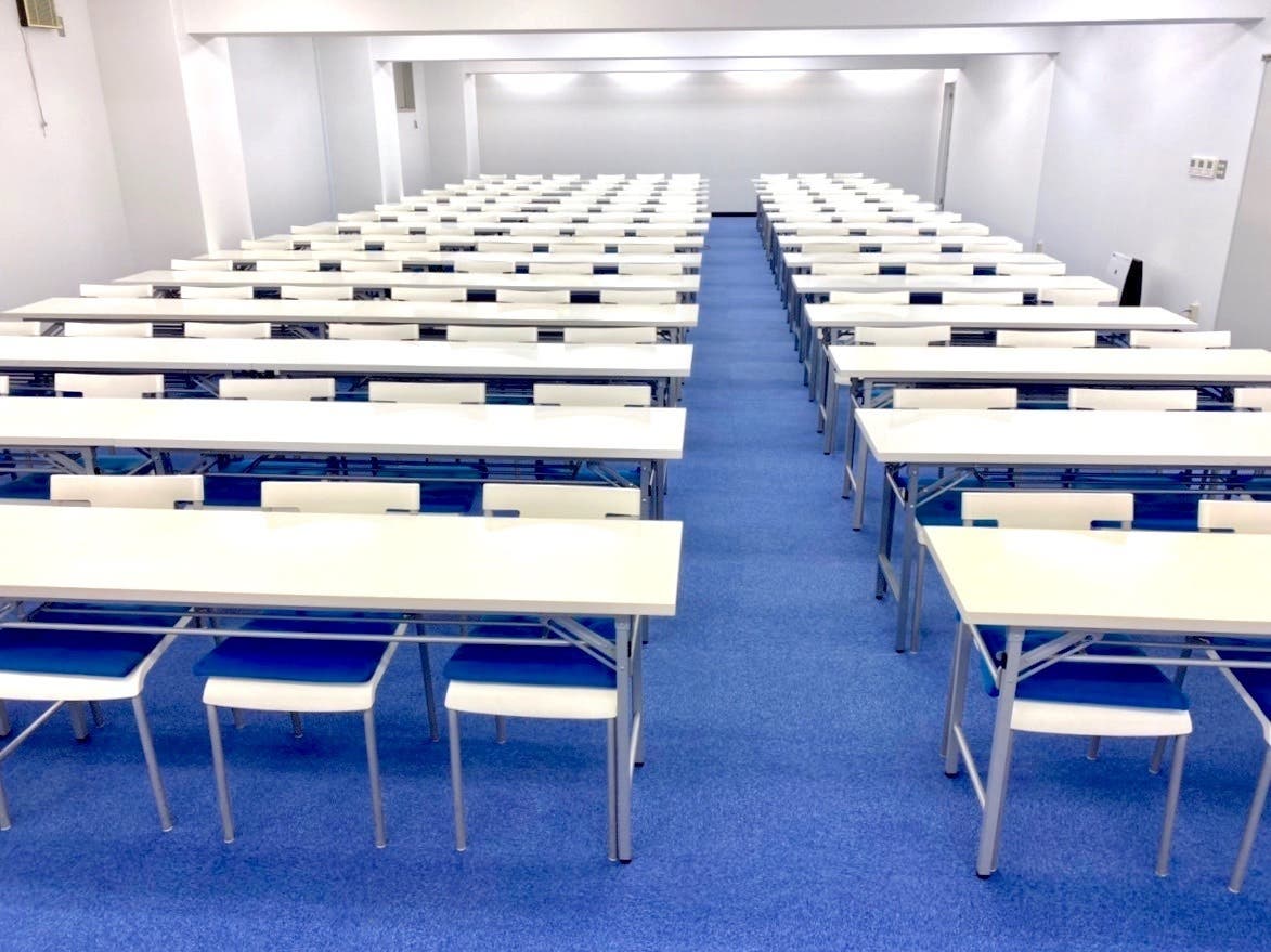 【神田駅から徒歩5分】⭐️無料備品多数⭐️会議・研修・試験会場等様々な用途でご利用可能⭐️5階A会議室の写真1