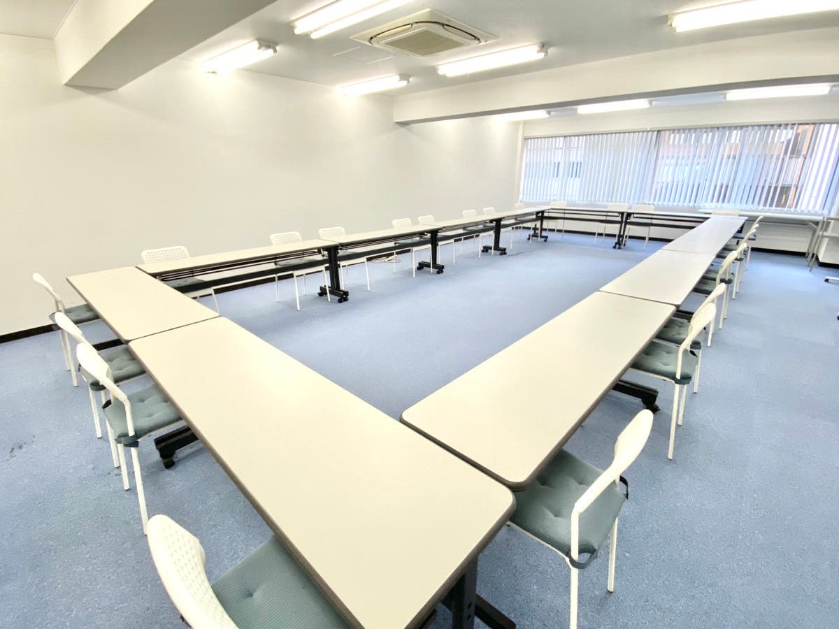 【神田駅から徒歩5分】⭐️無料備品多数⭐️会議・研修・試験会場等様々な用途でご利用可能⭐️5階C会議室の写真4
