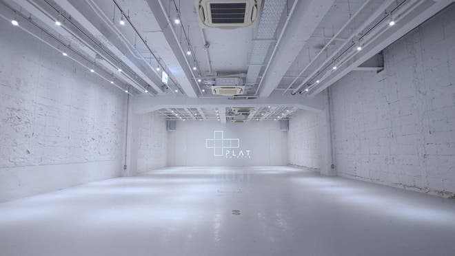 渋谷・原宿エリアに佇む真っ白なギャラリーイベントスペースの写真1