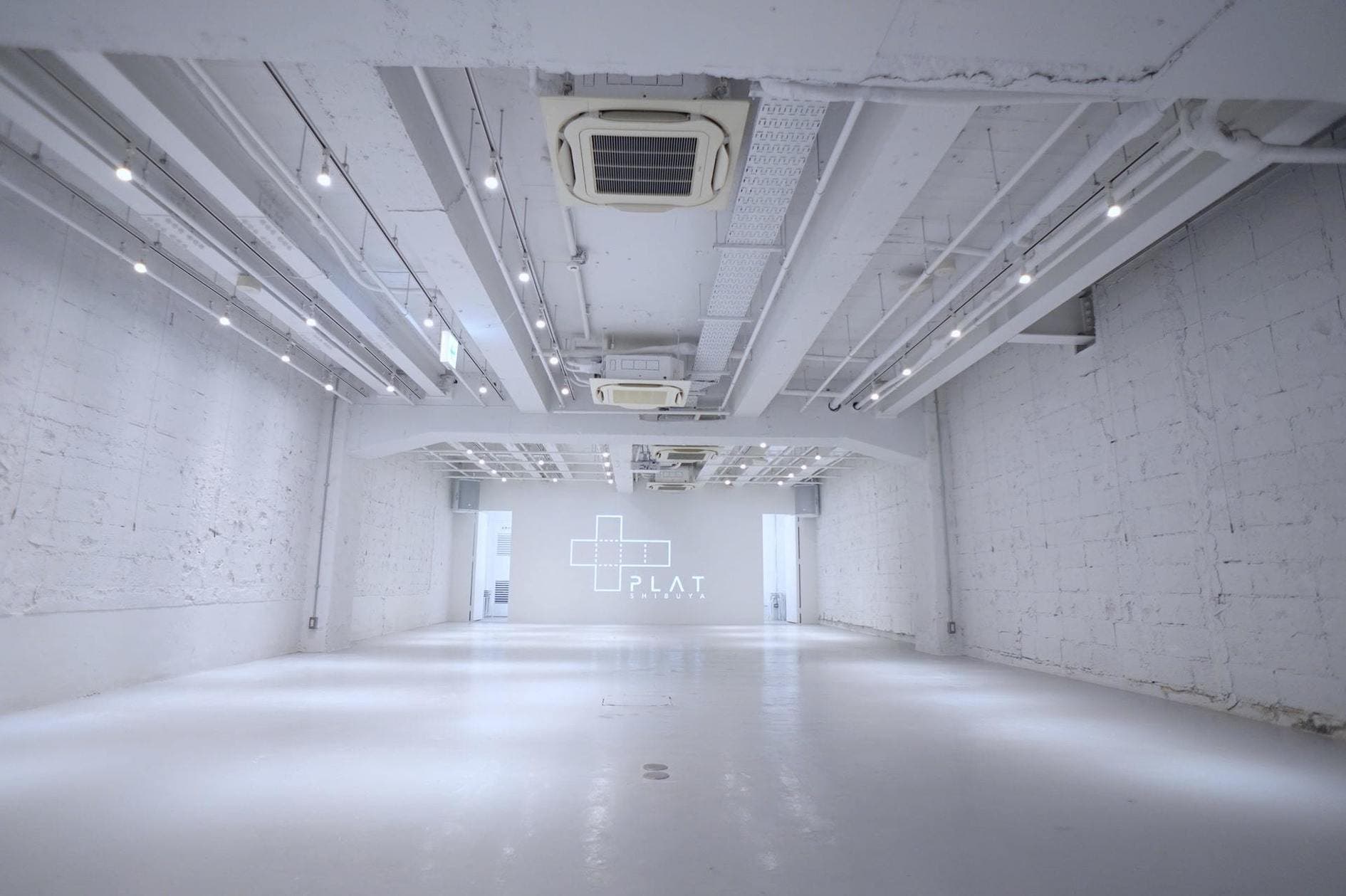 渋谷・原宿エリアに佇む真っ白なギャラリーイベントスペースの写真3