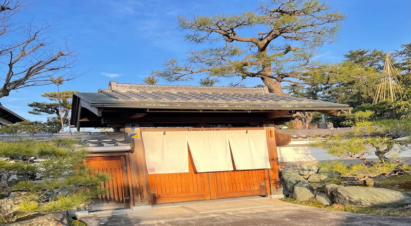 琵琶湖と日本庭園がお出迎え