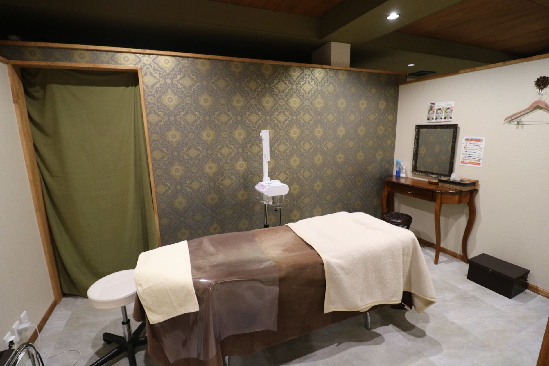 施術ベッドの画像1