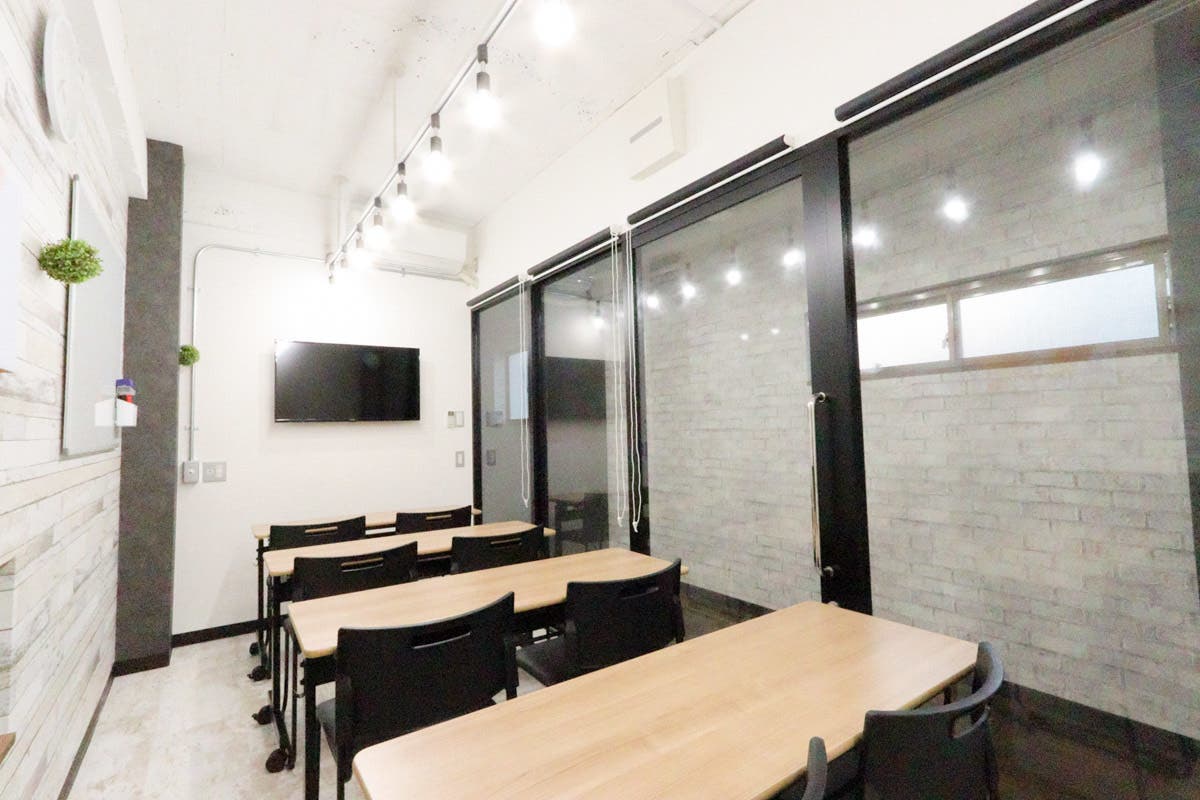 【心斎橋駅徒歩53秒！12名利用可！】大型モニター・WiFi無料！デザイナーズ物件！ふれあい貸し会議室 心斎橋No98の写真8