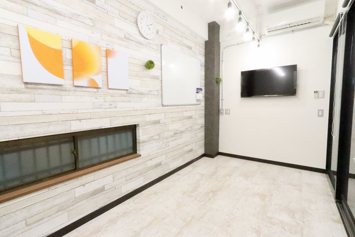 【心斎橋駅徒歩53秒！12名利用可！】大型モニター・WiFi無料！デザイナーズ物件！ふれあい貸し会議室 心斎橋No98の写真11