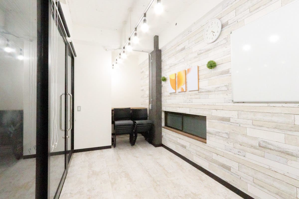 【心斎橋駅徒歩53秒！12名利用可！】大型モニター・WiFi無料！デザイナーズ物件！ふれあい貸し会議室 心斎橋No98の写真14