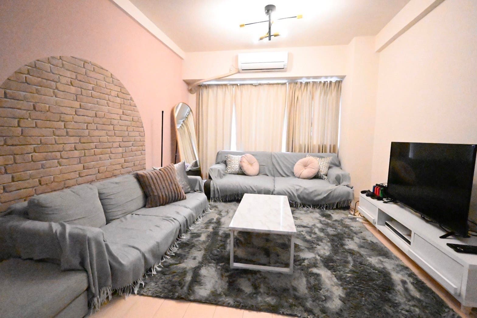 渋谷駅徒歩5分🚶‍♂️白×ピンクのガーリー空間🎀女子会・推し活に最適✨最大15名🍃自然光◎撮影可📸忘年会・クリスマス✨の写真20