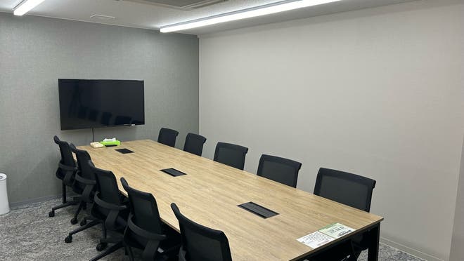 ✨12~1月値下げ中✨【大宮駅東口2分】✨ WiFi無料・ドリンク 大会議室【固定式机タイプ】No.101の写真1