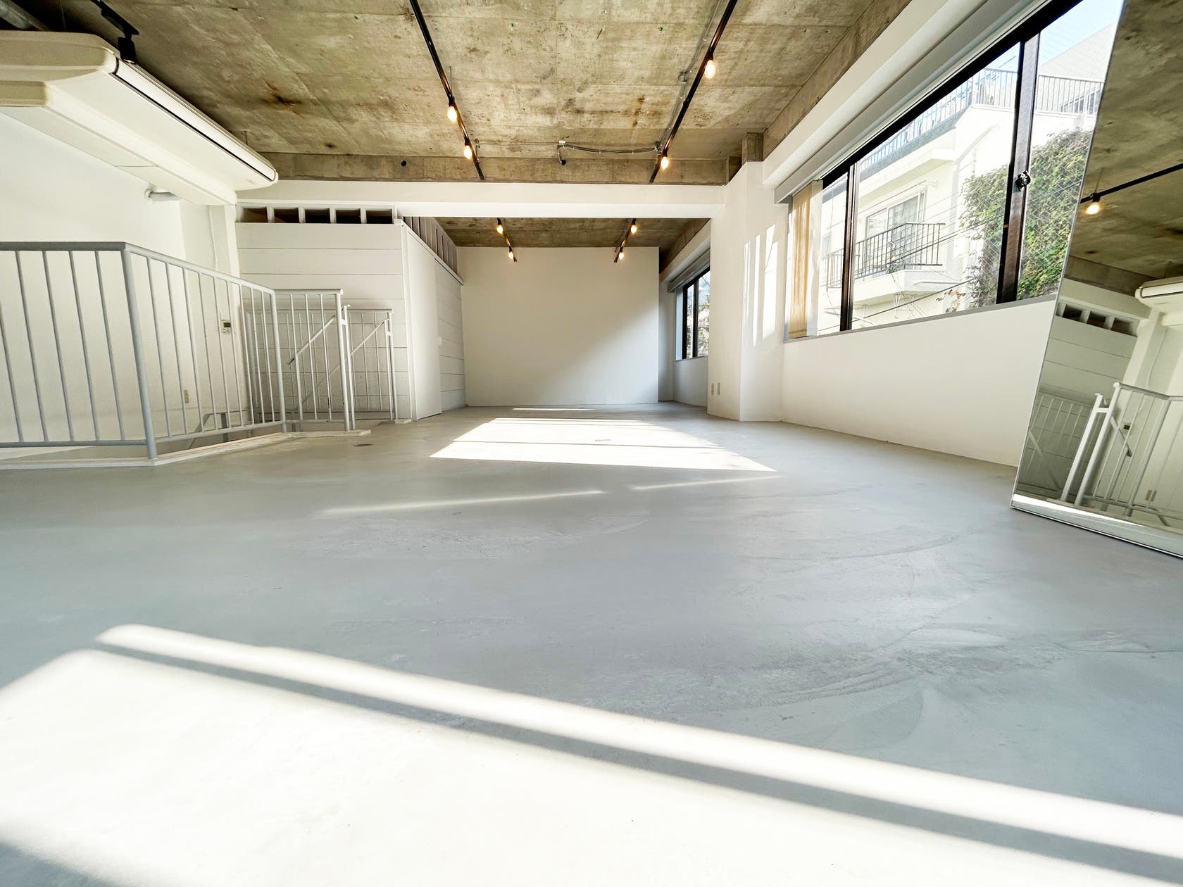 神宮前2丁目の好立地！２F アパレルの展示会に！！！の写真3