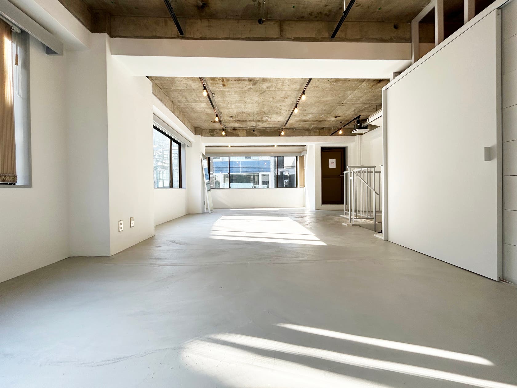 神宮前2丁目の好立地！２F アパレルの展示会に！！！の写真2