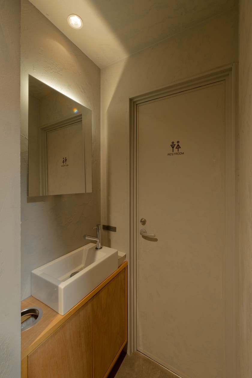 【高円寺駅8分レンタルスペース】セミナー/レッスン/会議/スチール撮影などクローズドイベントにも最適な白を基調とした空間。の写真3