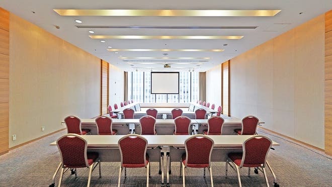 120㎡の大きさで、窓もあり採光も抜群です! の写真1