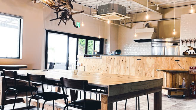 目の前は海!海とおしゃれな雰囲気が合わさるスペース【松山/伊予北条】の写真2