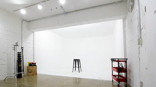 丸の内線「四谷三丁目」徒歩5分の白ホリスタジオの写真1