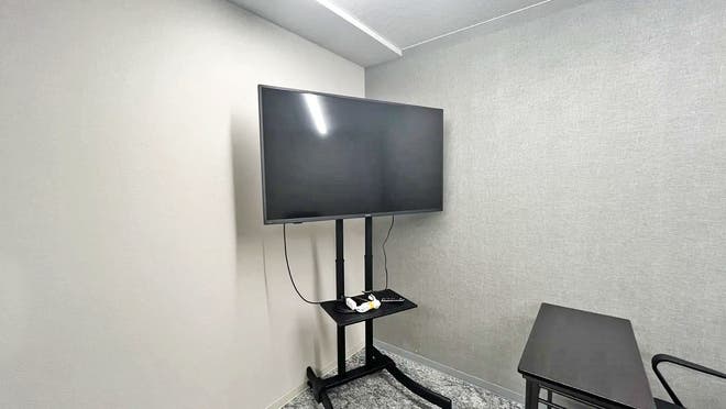 ✨12~1月値下げ中✨【大宮駅2分】✨会議や遊びに! Wi-Fi/ドリンク 大会議室【可動式机】No.102の写真5