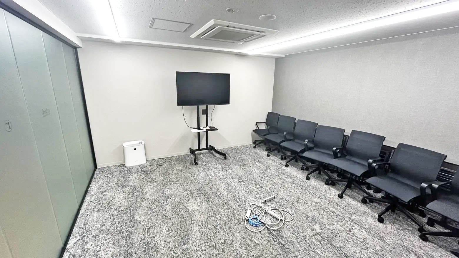 ✨12~1月値下げ中✨【大宮駅２分】✨会議や遊びに！　Wi-Fi/ドリンク  大会議室【可動式机】No.102の写真6