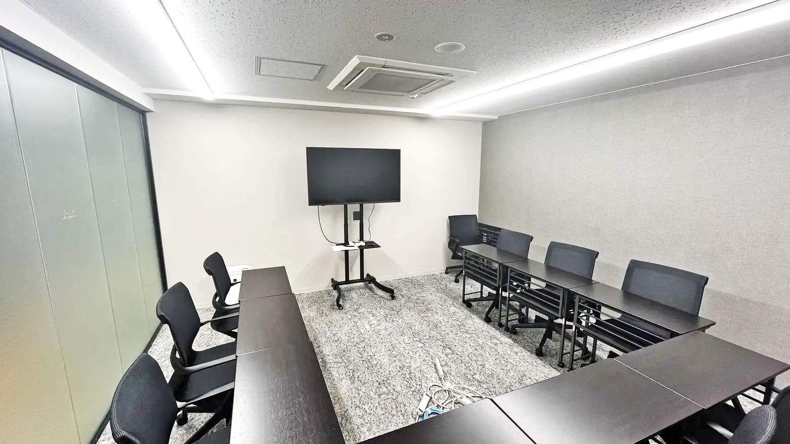 ✨12~1月値下げ中✨【大宮駅２分】✨会議や遊びに！　Wi-Fi/ドリンク  大会議室【可動式机】No.102の写真7