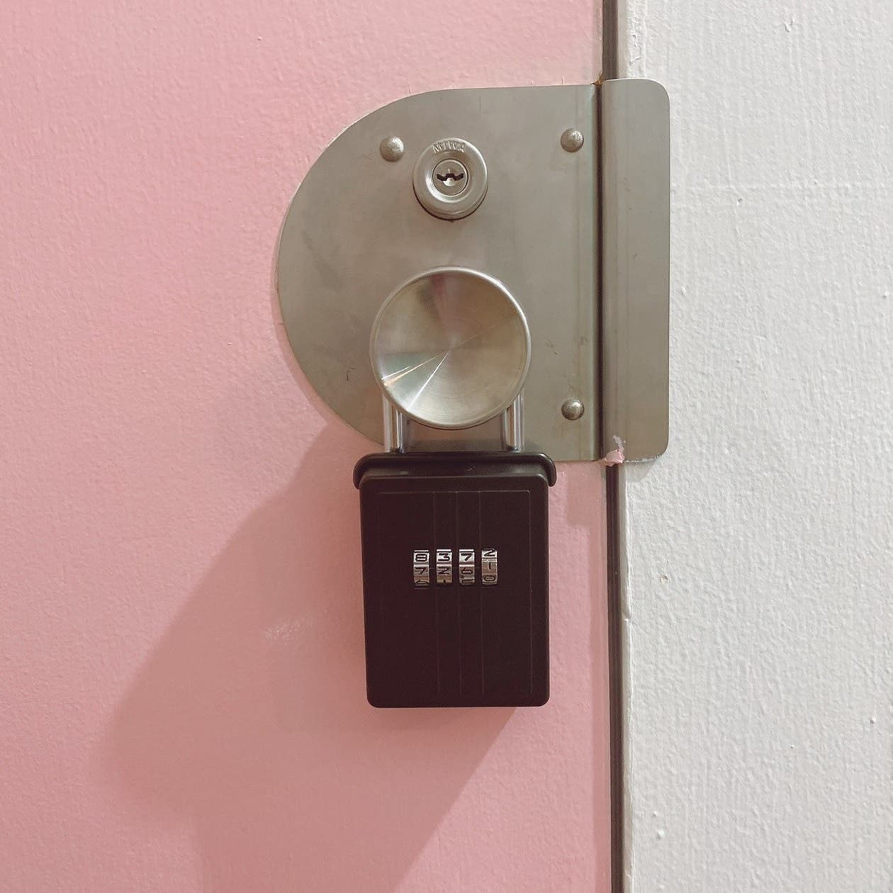 表参道原宿キャットストリート沿い♡小規模POP UP/個展/撮影/フリマ/推し活♡2面採光♡Vintageな小部屋♡什器充実の写真8