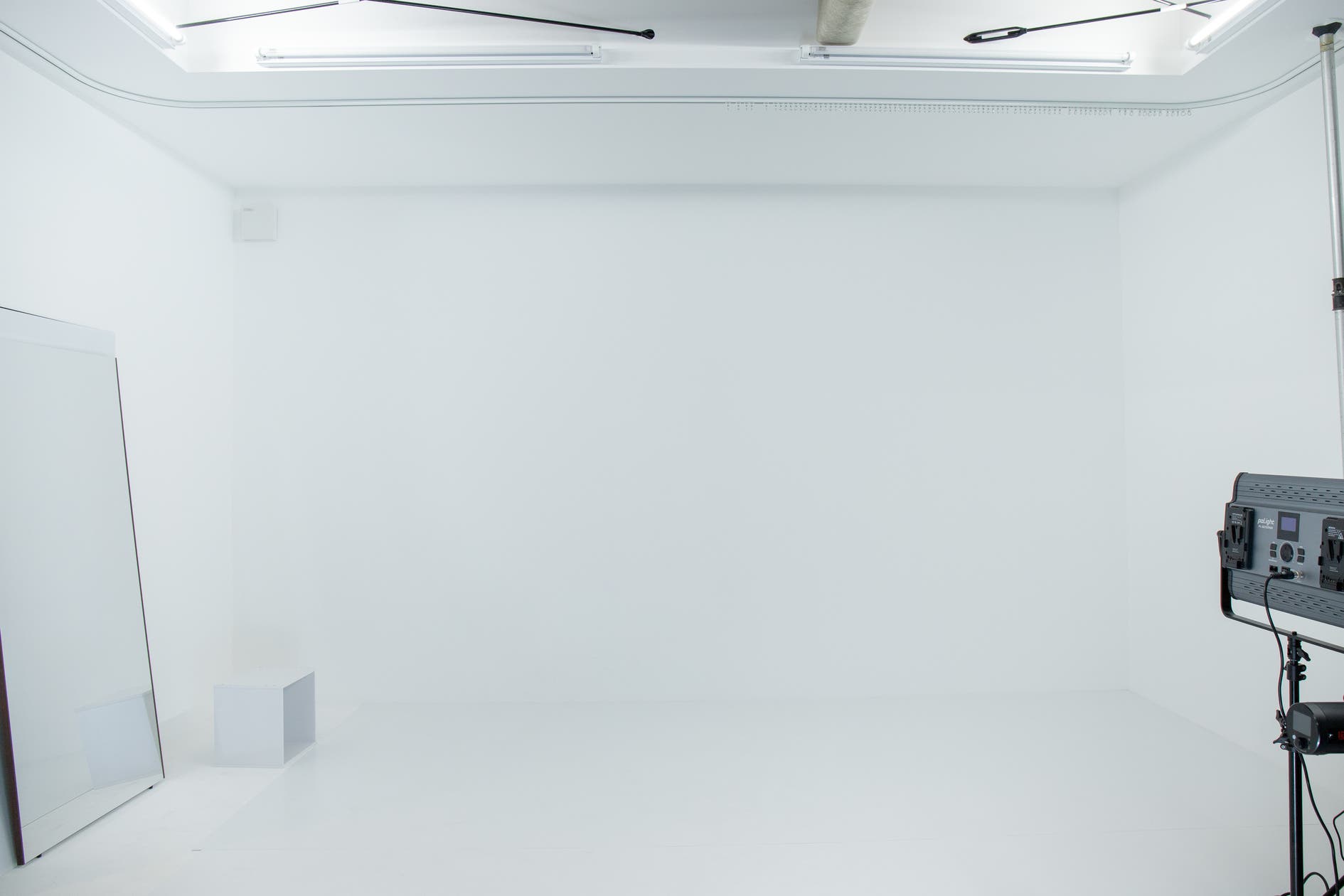 一棟貸切も可能！上野の森スタジオ。本格ライブステージ、屋上ガーデンetcの写真5