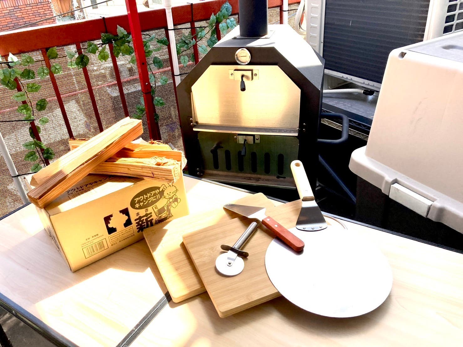 ピザ釜利用（薪１箱約2.6kg,ピザ道具３点付き）の画像1