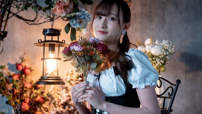 【控室有】モルタル・クンクリート・漆喰壁のある撮影スタジオ/コニカルスヌート/スワッグ/観葉植物/自然光の写真3