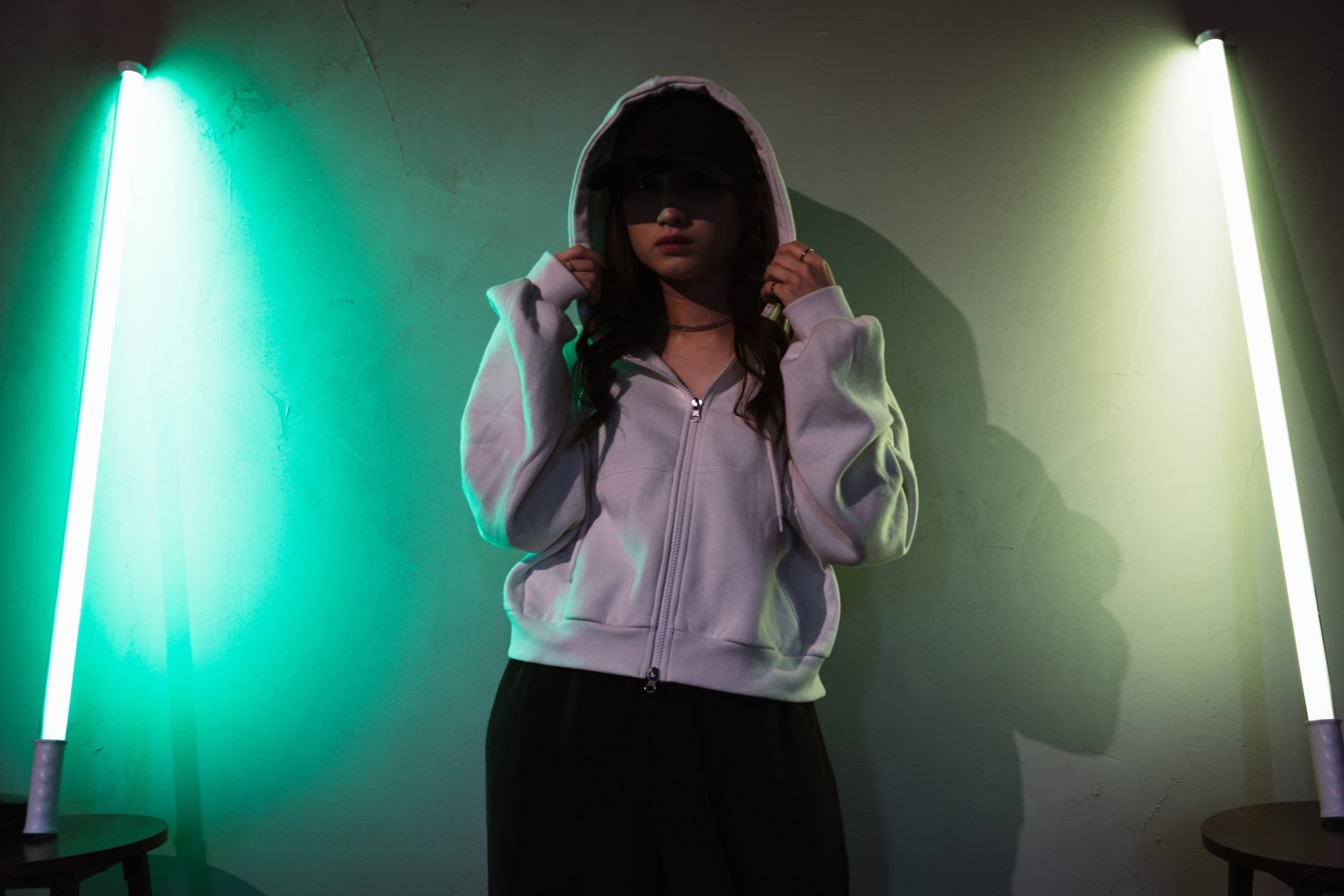 【控室有】モルタル・クンクリート・漆喰壁のある撮影スタジオ/コニカルスヌート/スワッグ/観葉植物/自然光の写真17