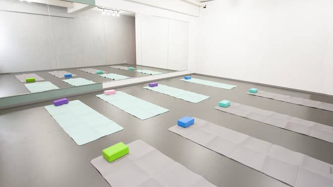 8/27エアコン交換済み《岩本町駅徒歩2分》70㎡広々スタジオ/天井高3m/リノリウム/バレエバー/更衣室ロッカー/地下1フロアの写真6