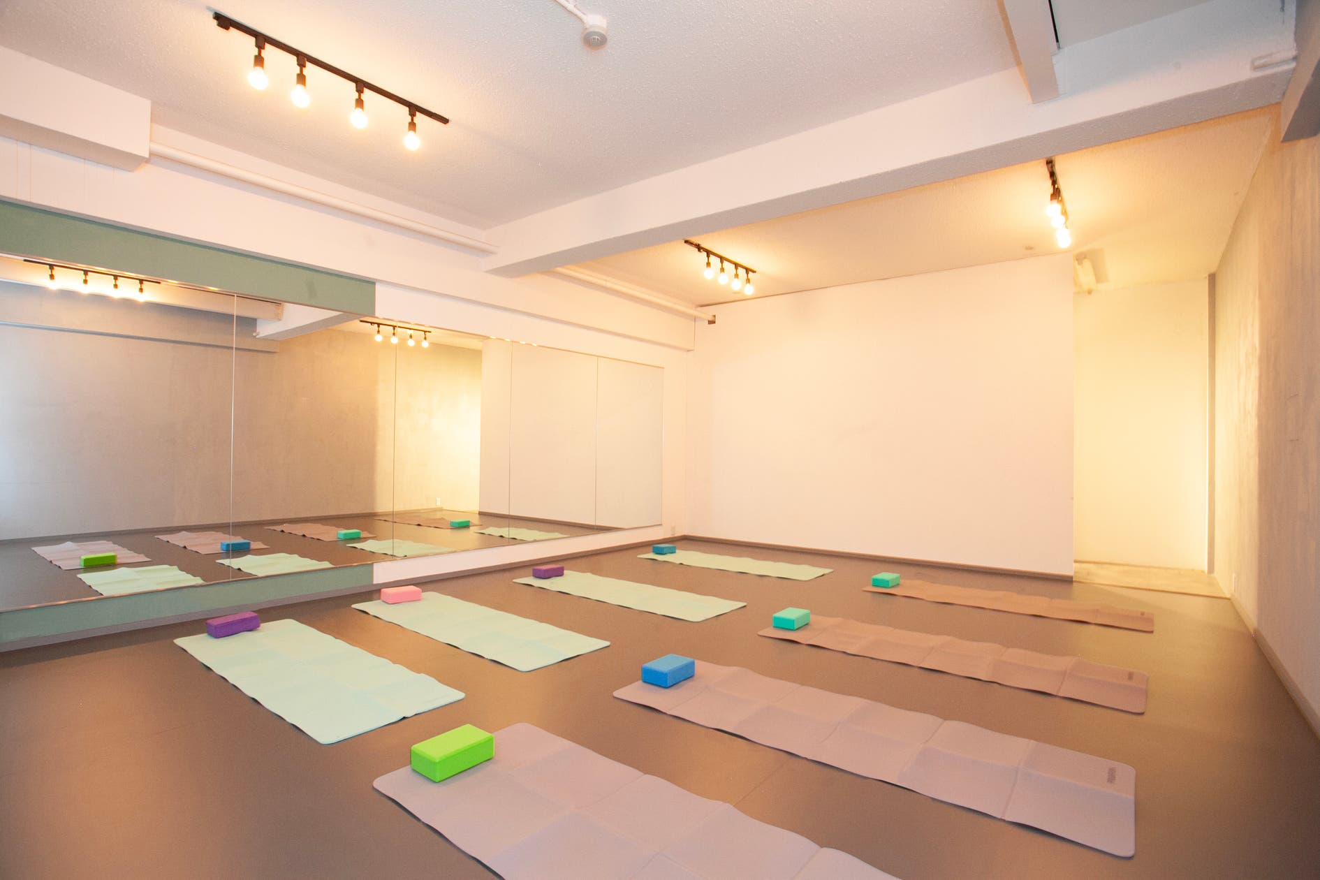 8/27エアコン交換済み《岩本町駅徒歩2分》70㎡広々スタジオ/天井高3m/リノリウム/バレエバー/更衣室ロッカー/地下1フロアの写真7