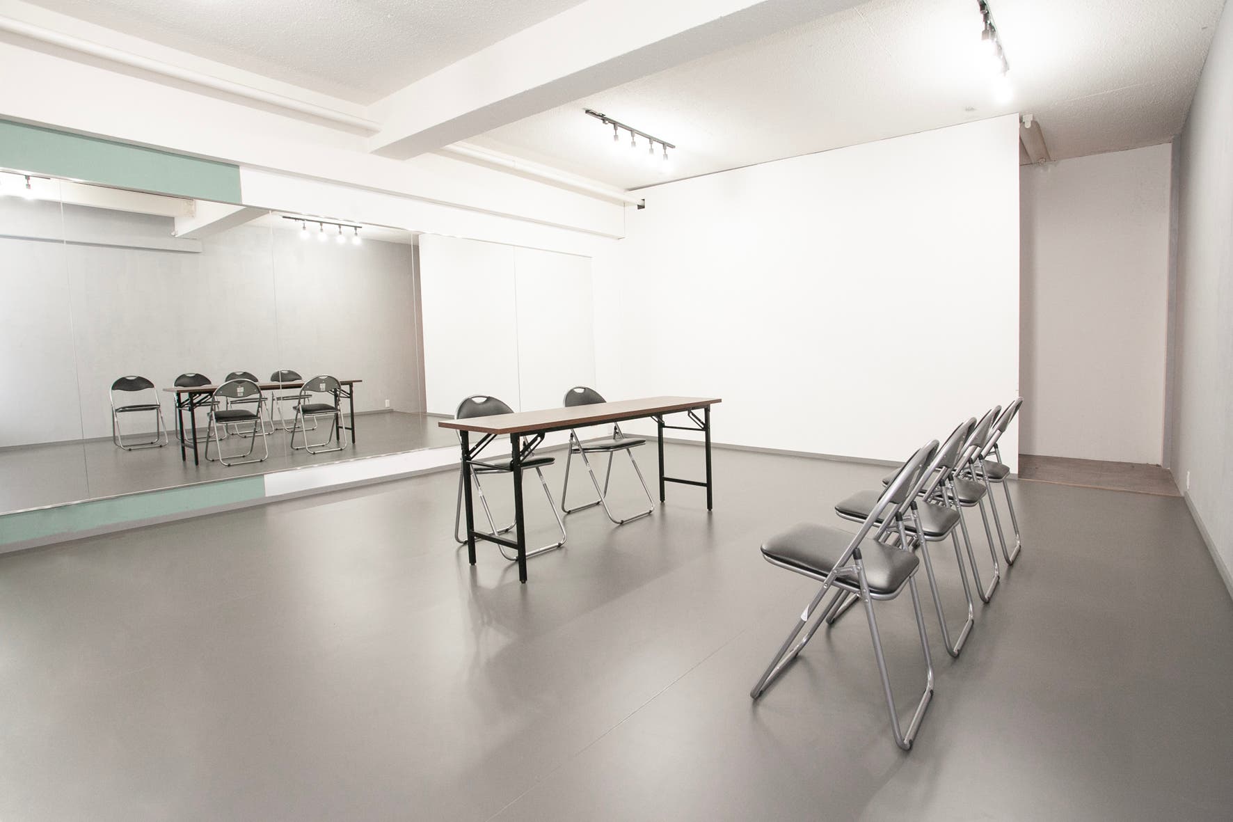 8/27エアコン交換済み《岩本町駅徒歩2分》70㎡広々スタジオ/天井高3m/リノリウム/バレエバー/更衣室ロッカー/地下1フロアの写真18