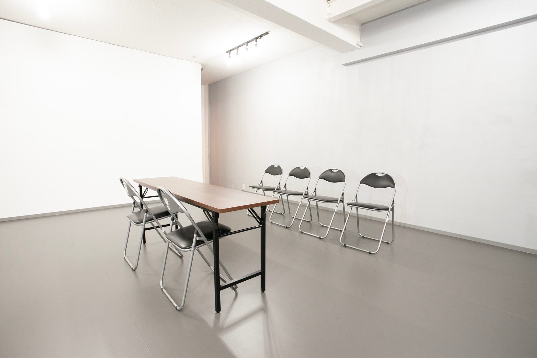 8/27エアコン交換済み《岩本町駅徒歩2分》70㎡広々スタジオ/天井高3m/リノリウム/バレエバー/更衣室ロッカー/地下1フロアの写真19