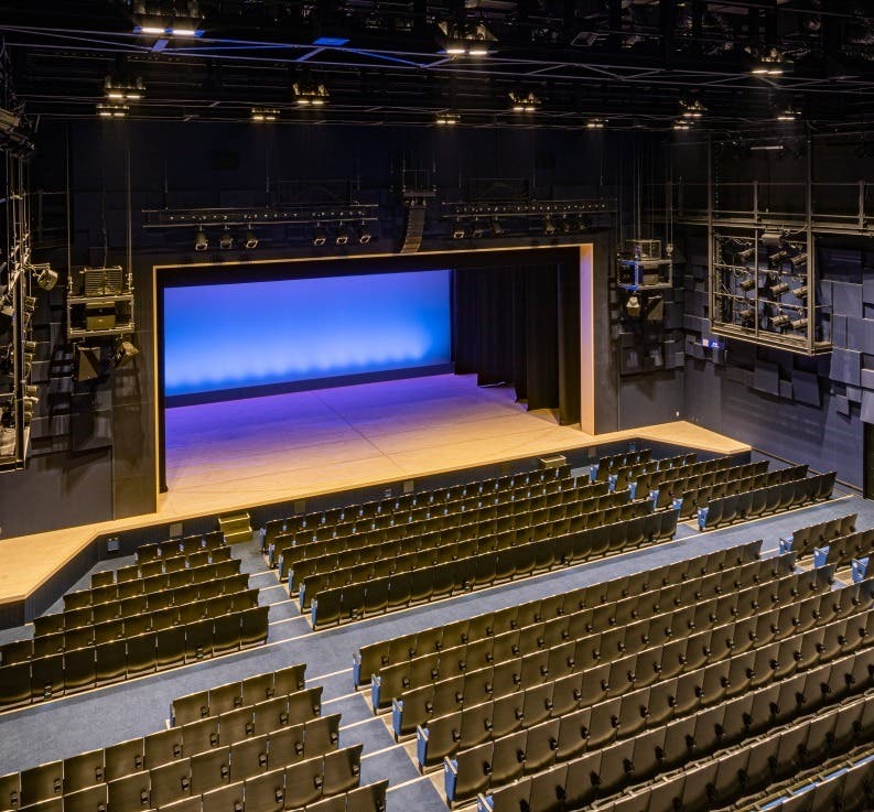 【最寄り駅から徒歩5分】クールジャパンパーク大阪・中ホールのステージのみ。の写真3