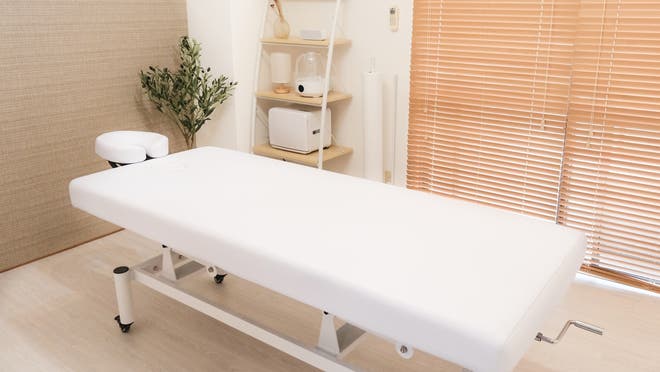 【江坂駅徒歩4分】備品充実の広々スペース✨|ゴミのお持ち帰り不要❗️|女性でも片手で高さ調整可能なベッド🌱の写真1