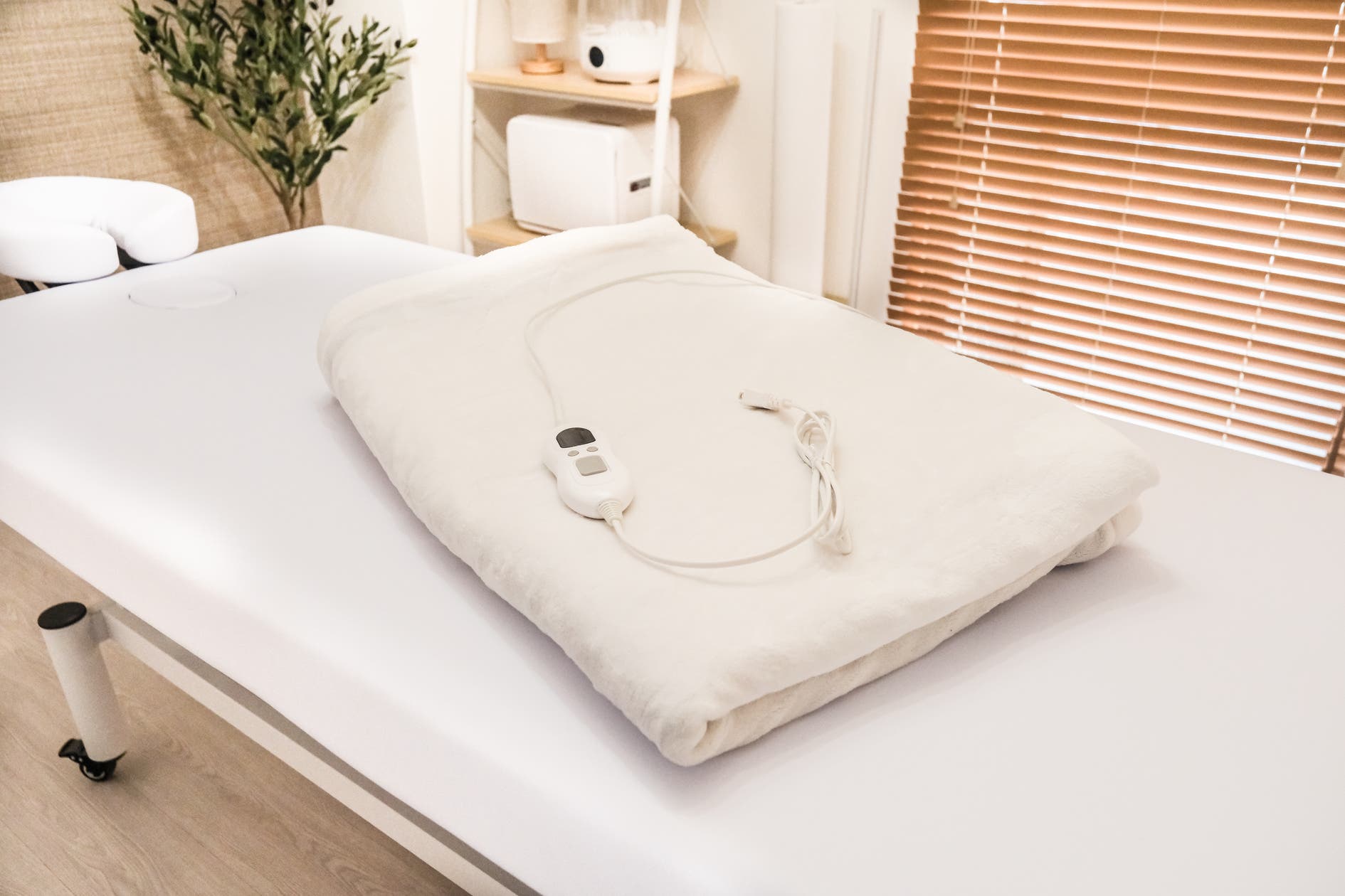 【江坂駅徒歩4分】備品充実の広々スペース✨｜ゴミのお持ち帰り不要❗️｜女性でも片手で高さ調整可能なベッド🌱の写真6