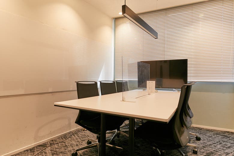 会議室 05(6名)の写真1