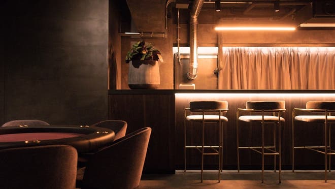 〈渋谷駅5分〉ダーツ・ポーカーテーブル・巨大スクリーンあり/シックな大人空間!の写真2