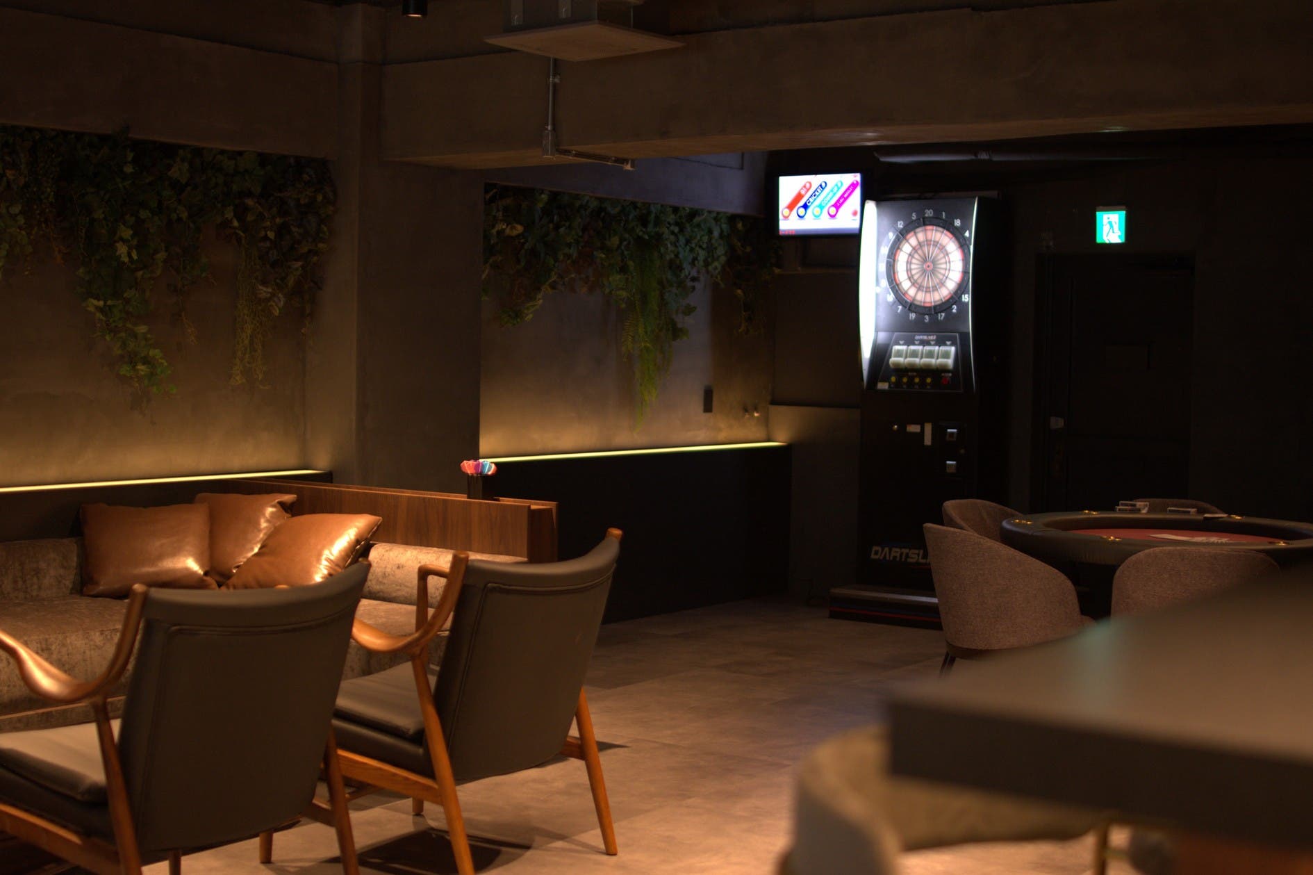 〈渋谷駅5分〉ダーツ・ポーカーテーブル・巨大スクリーンあり/シックな大人空間!の写真3